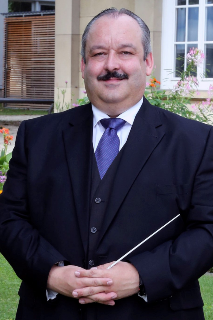 Buch-Empfehlungen von DirigentInnen für DirigentInnen – Teil 2 – Blasmusik